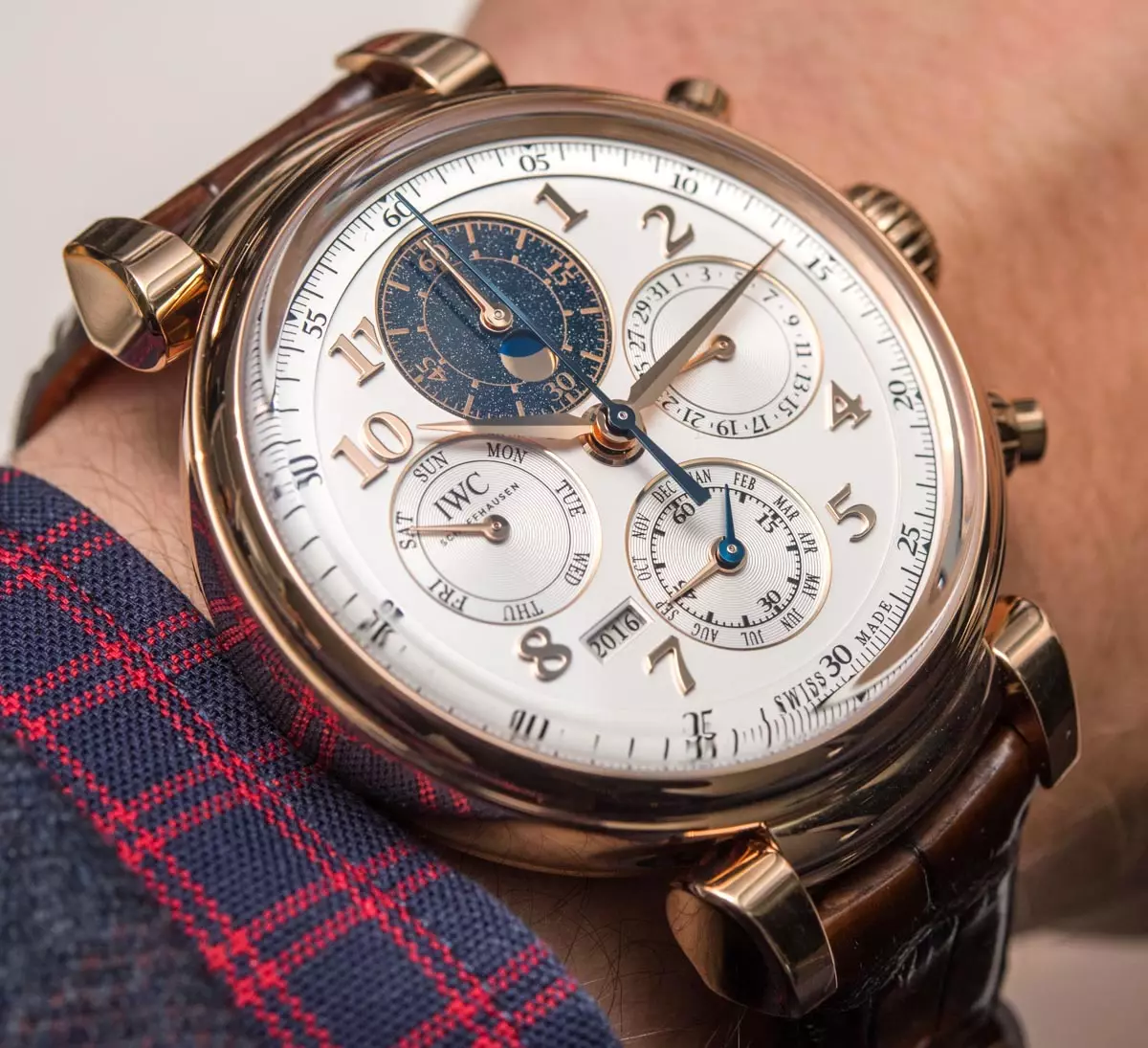 IWC Da Vinci Perpetual Calendar Chronograph Watch Hands-On | Side 2 av 2