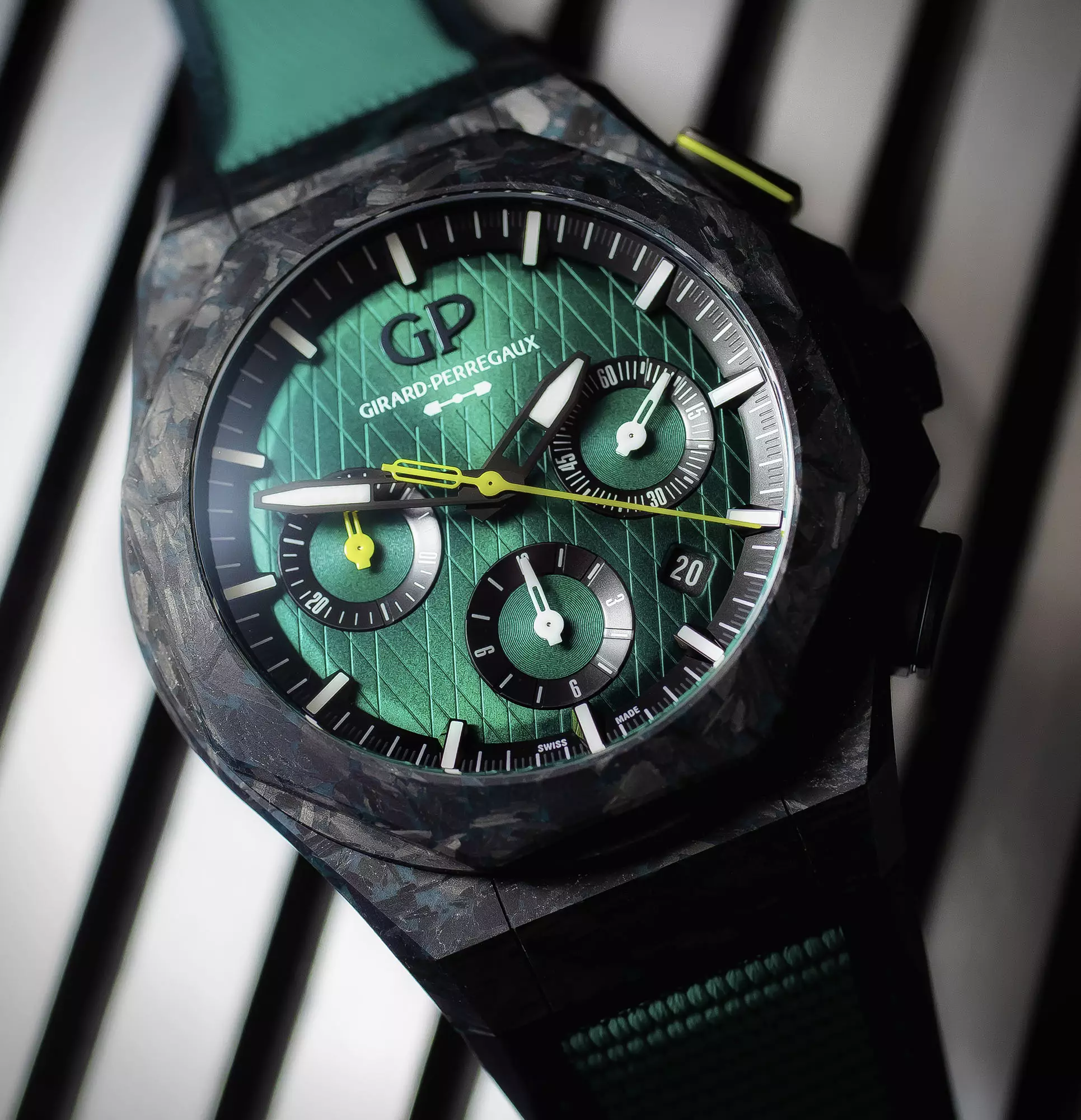 Преглед на часовника: Girard-Perregaux Laureato Absolute Chronograph Aston Martin F1 Edition 81_4