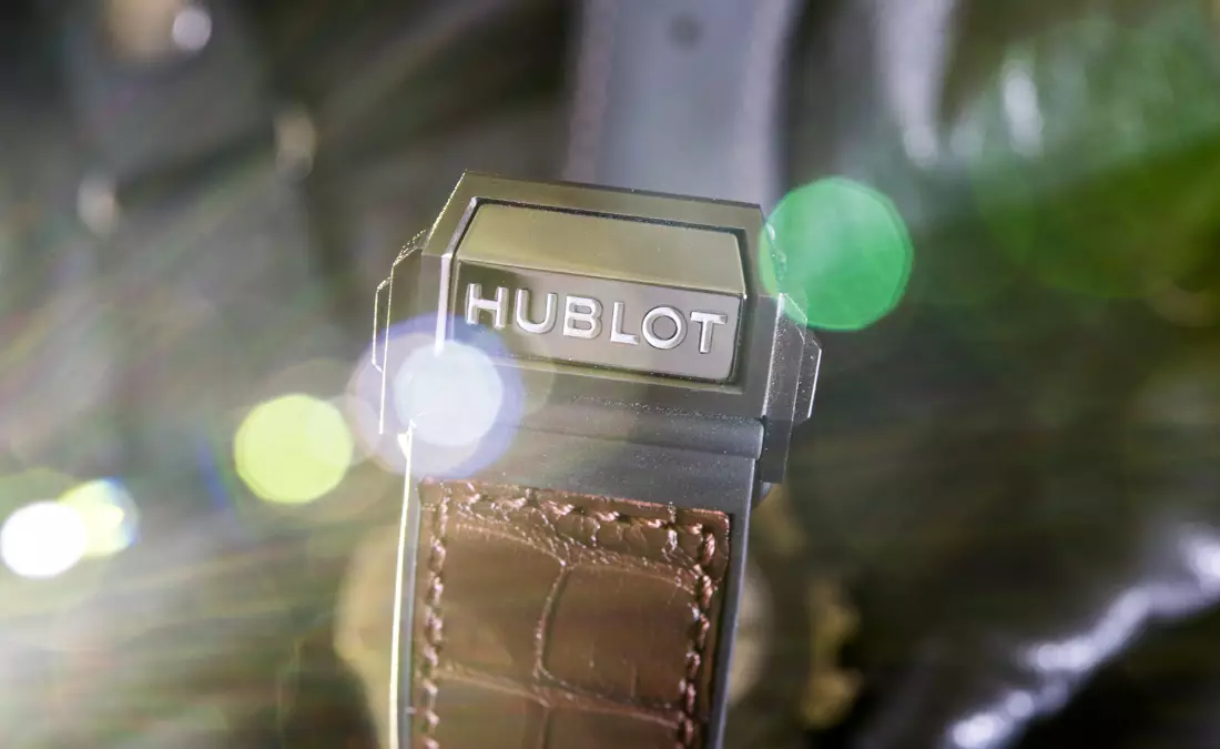 Hublot-Big-Bang-Unico-Magic-Gold-Cronograf-test-de-zgarieturi-rezistent-zgarieturi-ceramica-titan-doua-tonuri-aBlogtoWatch-23