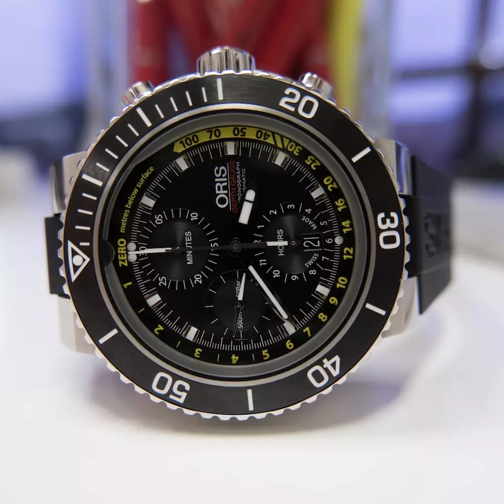 Oris-Aquis-Depth-Gauge-Chronograph-02