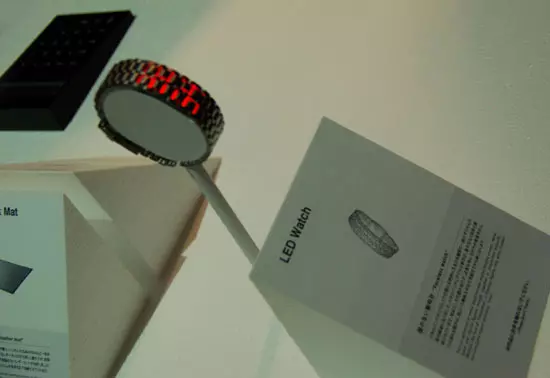 Impresionante reloxo de concepto LED integrado con brazalete de Hiranao Tsuboi da firma de deseño 100 % 86033_2