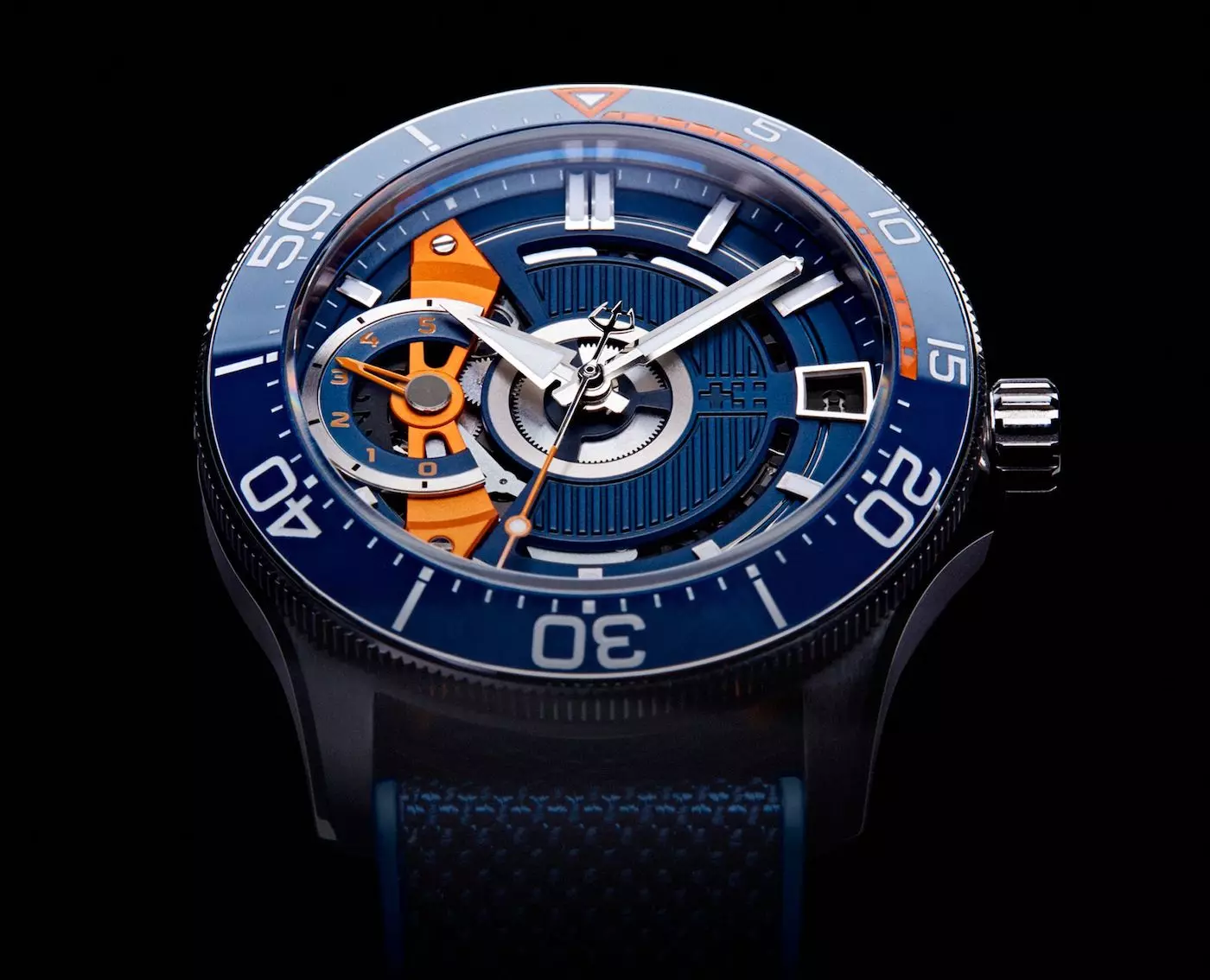 ڪرسٽوفر-وارڊ-C60-Apex-Limited-Edition-Dive-Watch