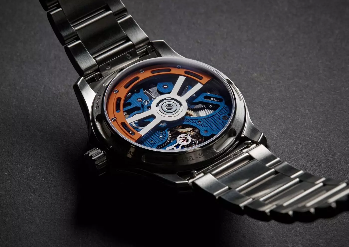 Christopher-Ward-C60-Apex-Limited- Edition-Dive-Watch