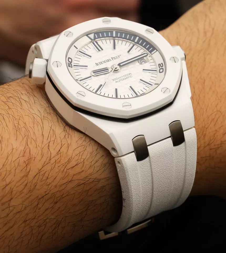 Audemars-Piguet-Royal-Oak-Offshore-Diver-White-Ceramic-6