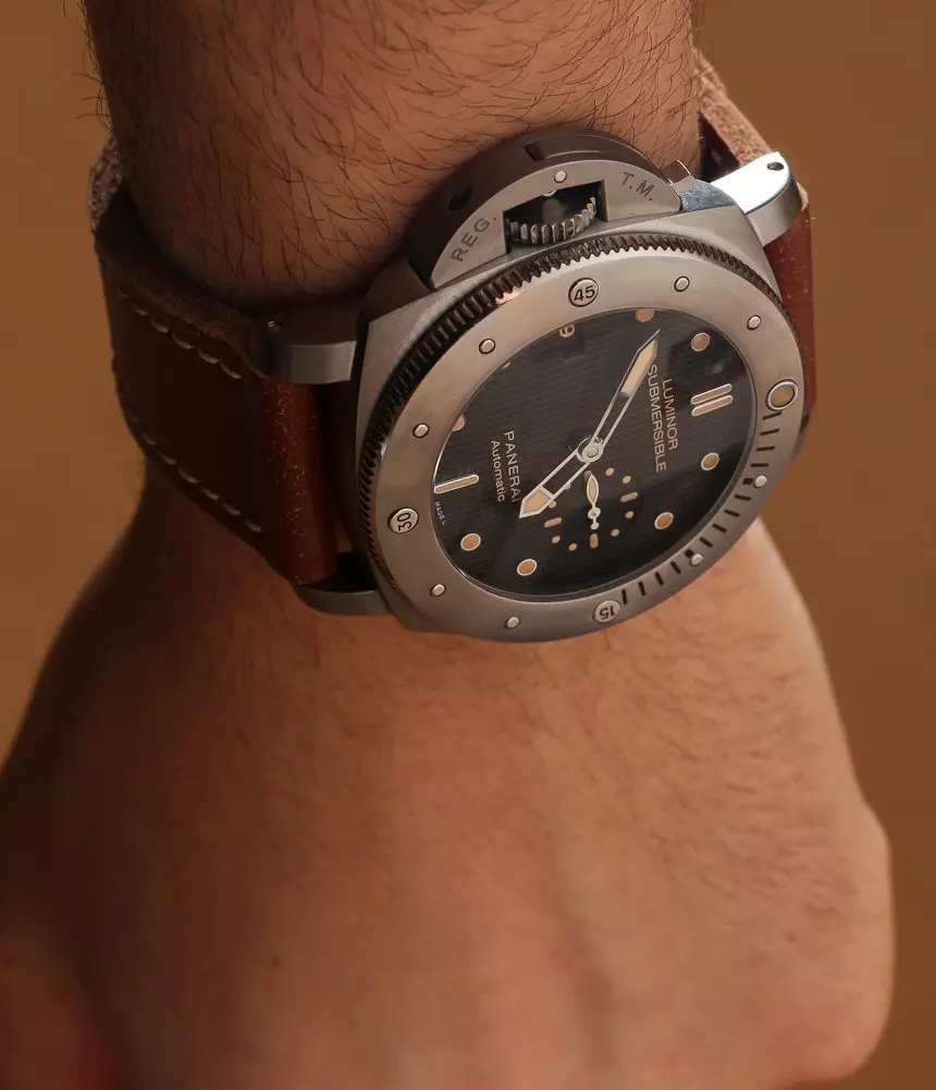 PANERAI-Luminor-सबमर्सिबल-डाव्या हाताने-टायटानियो-PAM569-2