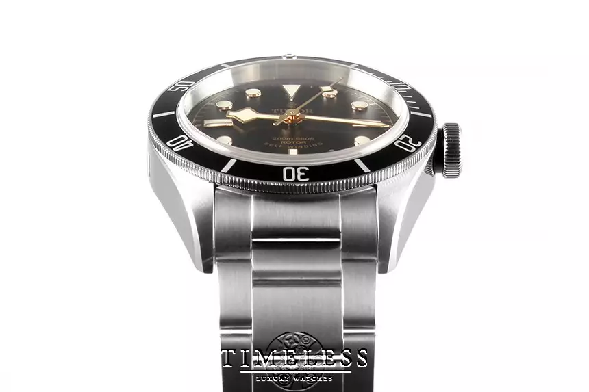 tudor-black-bay-black-case-7