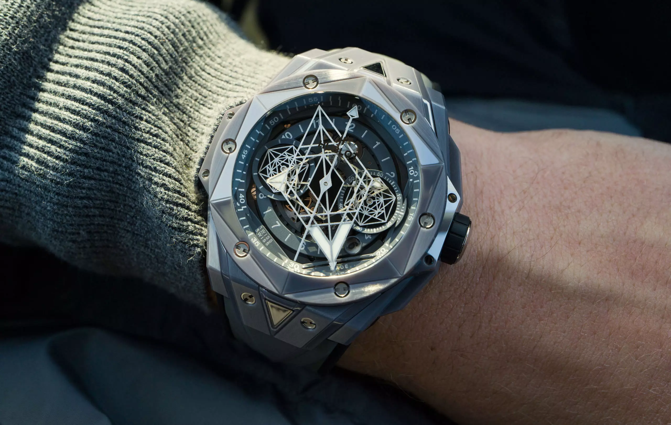 Miért venném a Hublot Big Bang Sang Bleu II kerámia kronográfot a hagyományos luxusórák helyett 9381_12