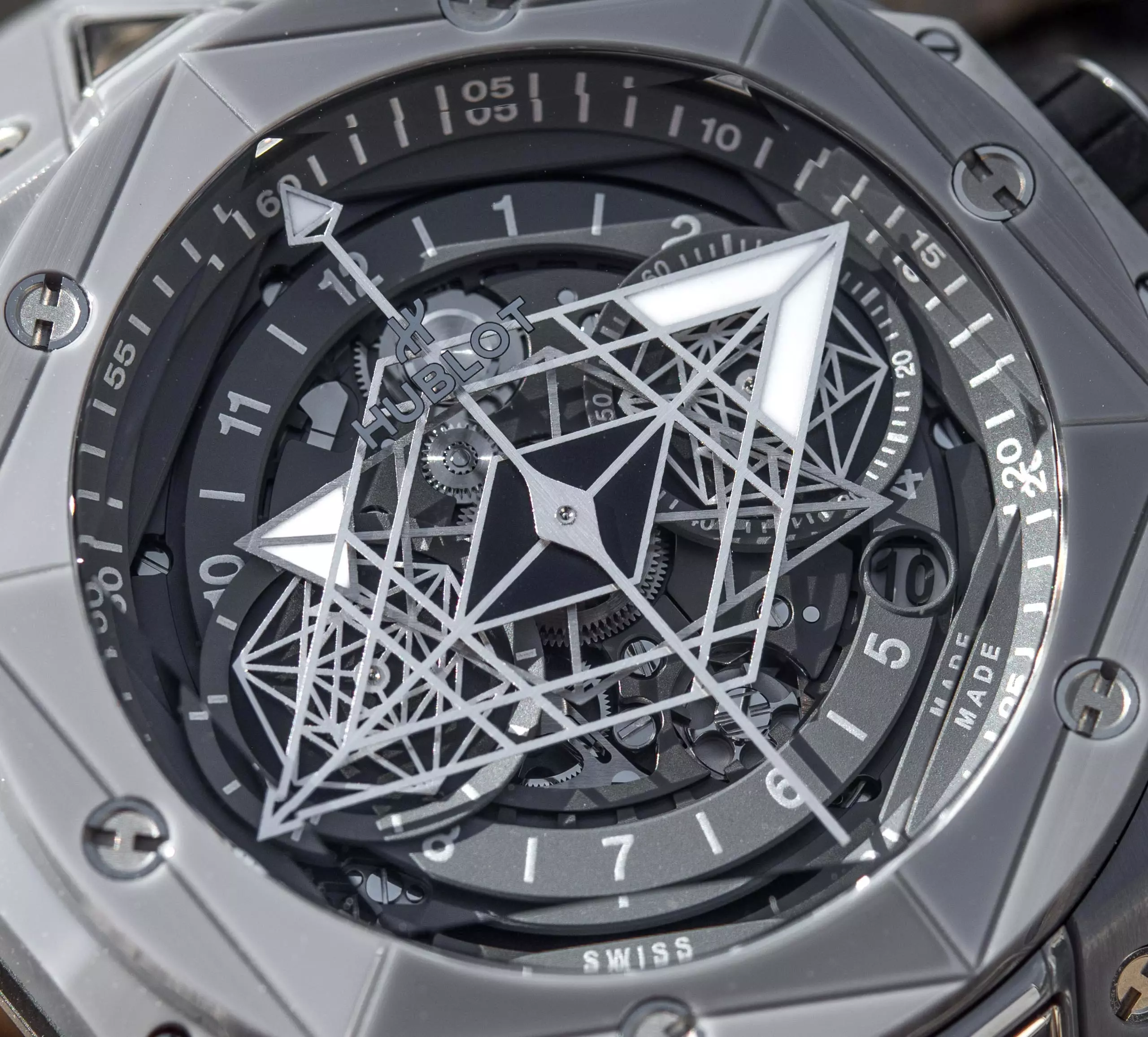 Miért venném a Hublot Big Bang Sang Bleu II kerámia kronográfot a hagyományos luxusórák helyett 9381_21