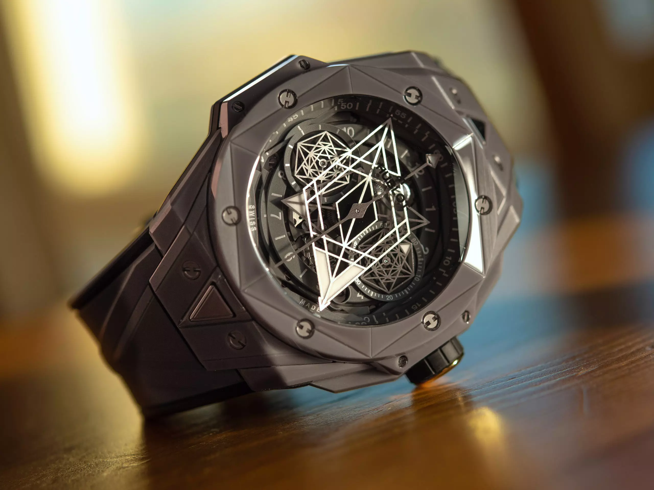 Miért venném a Hublot Big Bang Sang Bleu II kerámia kronográfot a hagyományos luxusórák helyett 9381_24