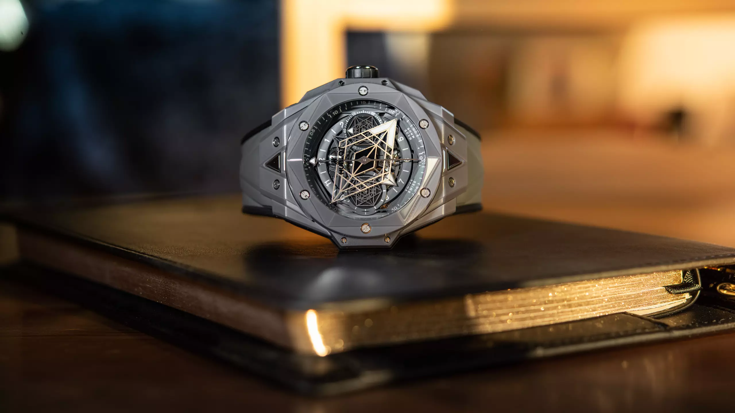 Miért venném a Hublot Big Bang Sang Bleu II kerámia kronográfot a hagyományos luxusórák helyett 9381_5