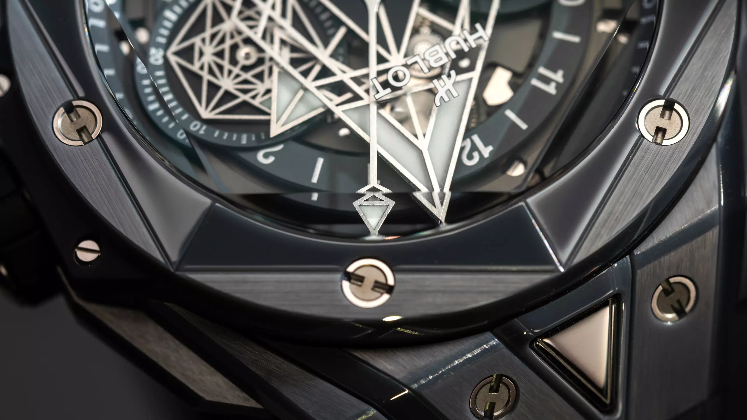 Miért venném a Hublot Big Bang Sang Bleu II kerámia kronográfot a hagyományos luxusórák helyett 9381_7