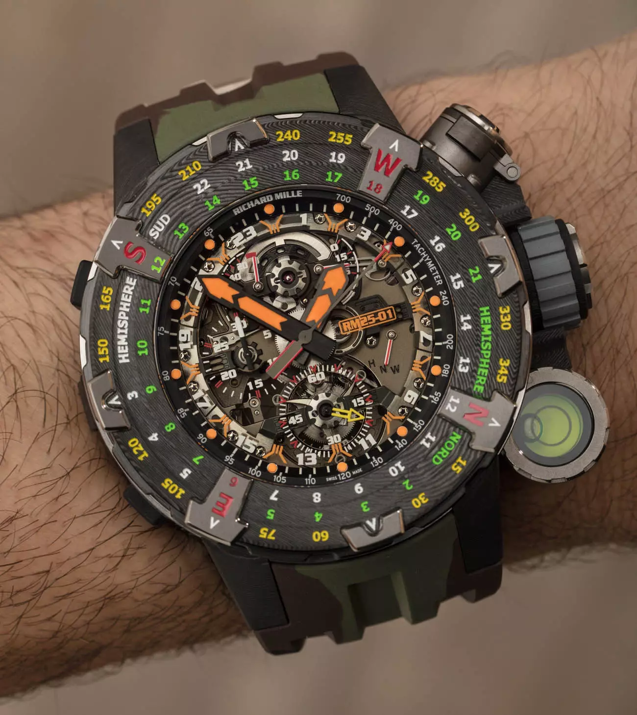 Richard Mille RM 25-01 Tourbillon Adventure Sylvester Stallone သည် တစ်နှစ်တာ၏ အရိုင်းစိုင်းဆုံး နာရီများထဲမှ တစ်ခုဖြစ်သည်။ 9527_1