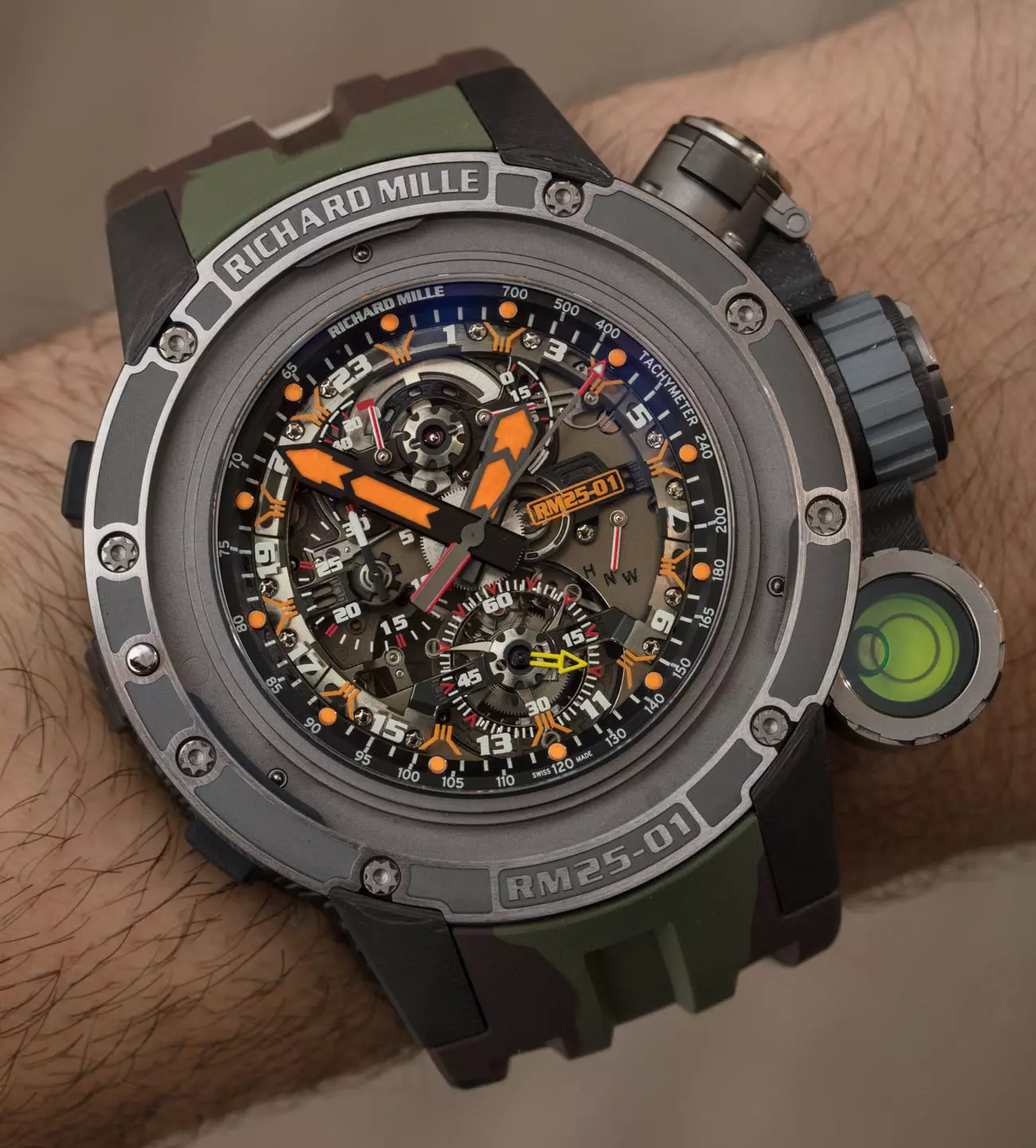 Richard Mille RM 25-01 Tourbillon Adventure Sylvester Stallone urteko erlojurik basatienetako bat da 9527_10