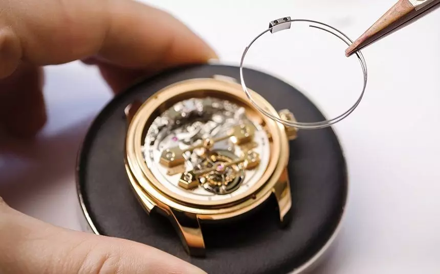 Girard-Perregaux-Minute-Repeater-Tourbillon-ze-Złotymi Mostkami-8