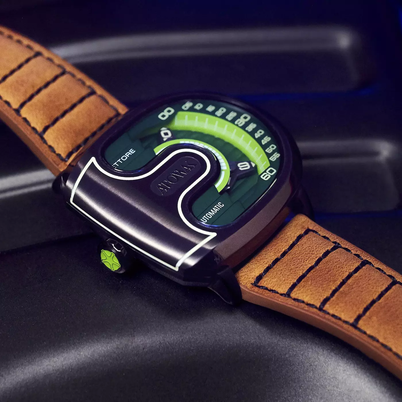 ATOWAK го носи дизајнот на суперавтомобилот и компликацијата на часовниот скитник на зглобот во ETTORE 98534_8